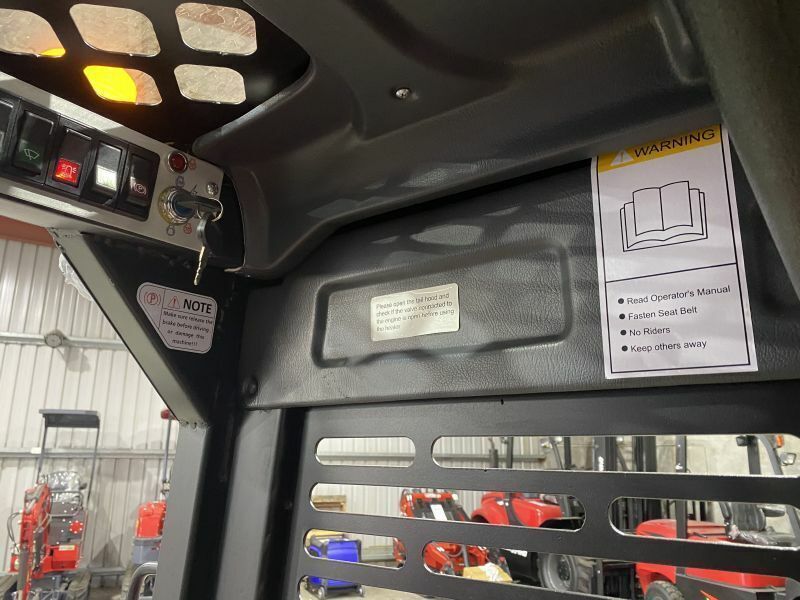 Мини Погрузчик с бортовым поворотом QUADTRAC SSL95, цена в Санкт-Петербурге от компании Агрокомплект